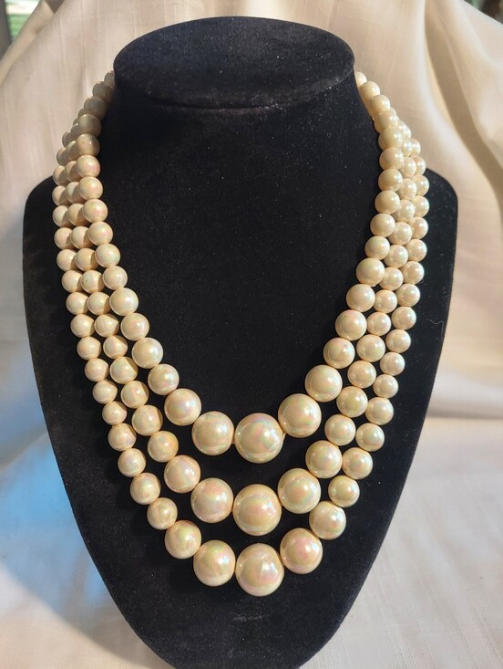 Jewelry | Vintage White Irredscent Graduated Beads 3 Strand Necklace 16 ...